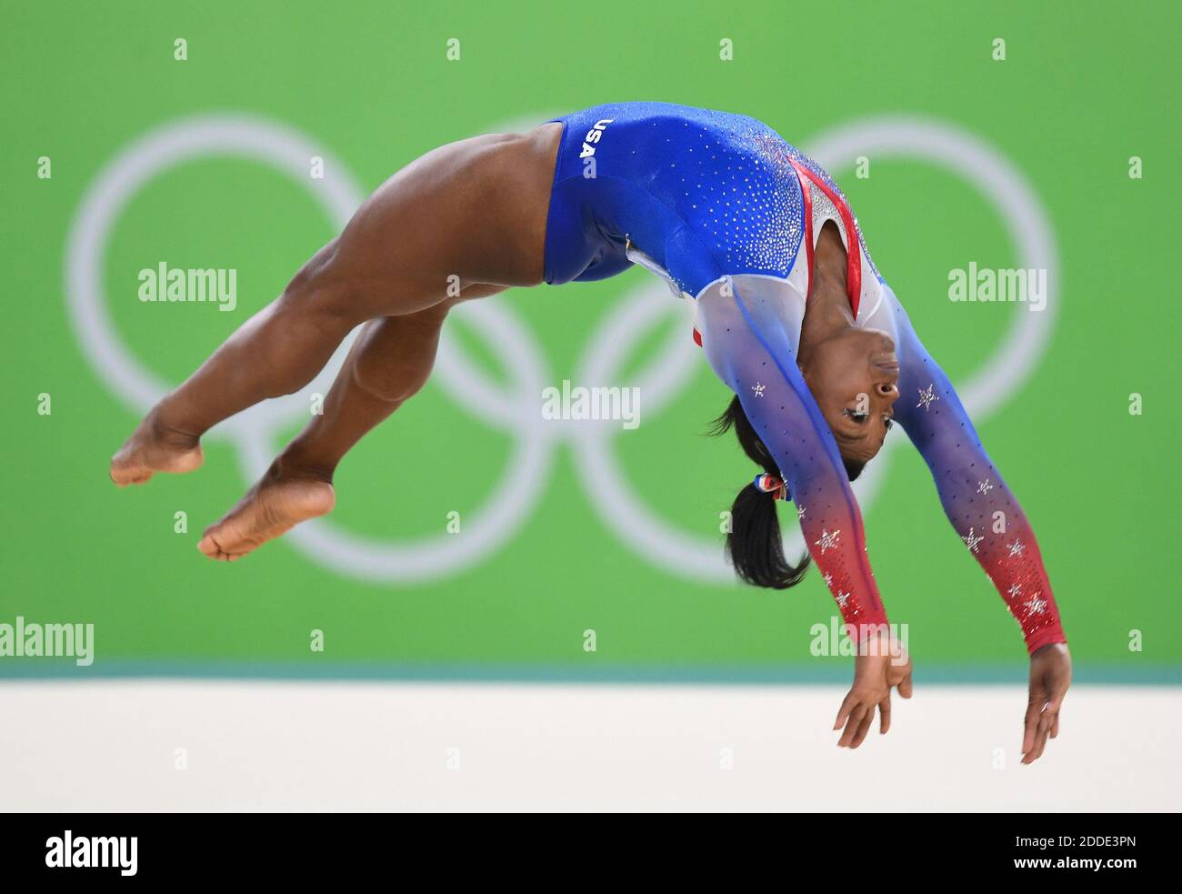 Simone biles rio floor exercise hi-res stock photography and images - Alamy