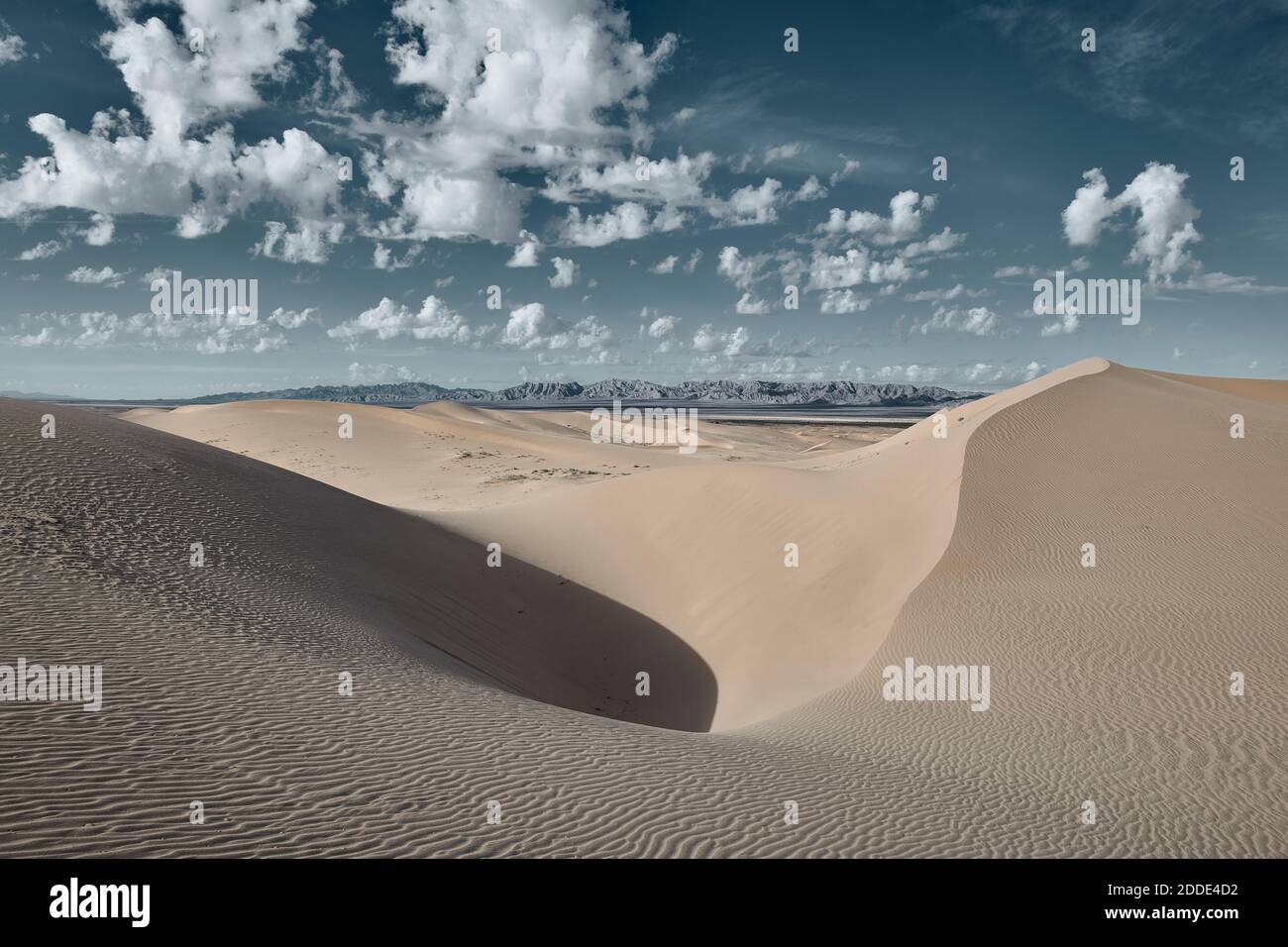 Landscape of Cadiz Dunes during sunset at Mojave Desert, Southern ...