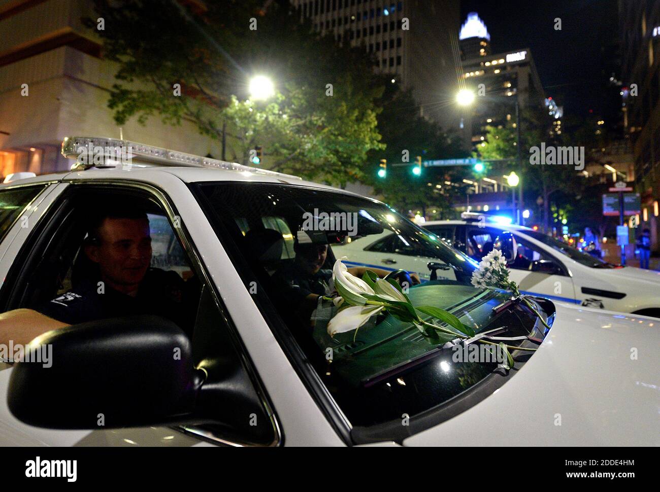 Shooting through windshield hi-res stock photography and images - Alamy