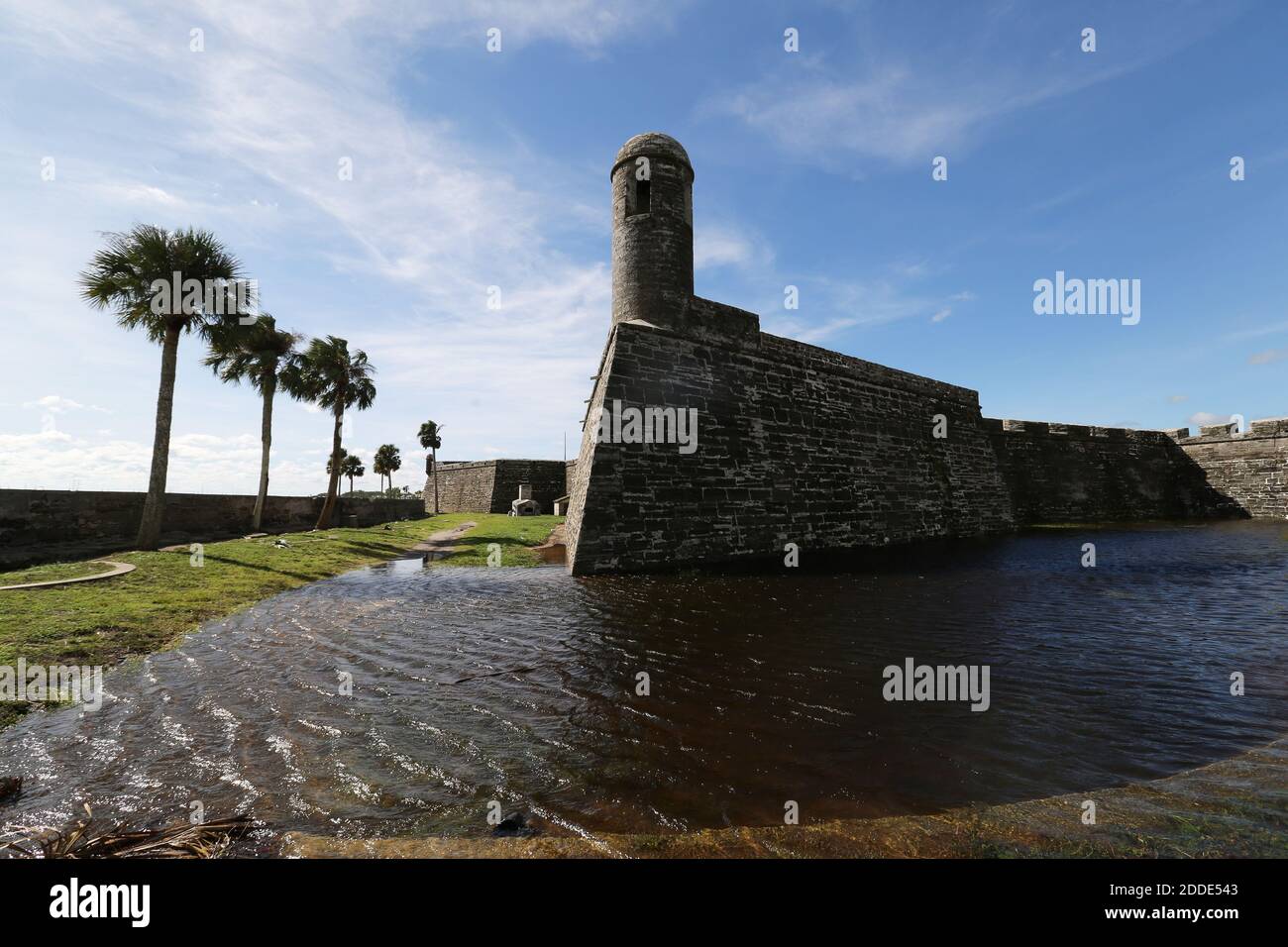 Castillo de san marcos moat hi-res stock photography and images - Alamy