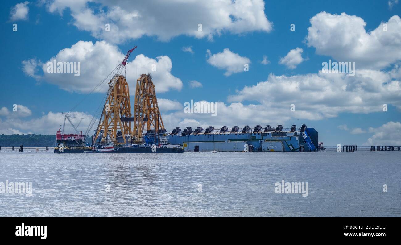 Demolition of Golden Ray Stock Photo - Alamy