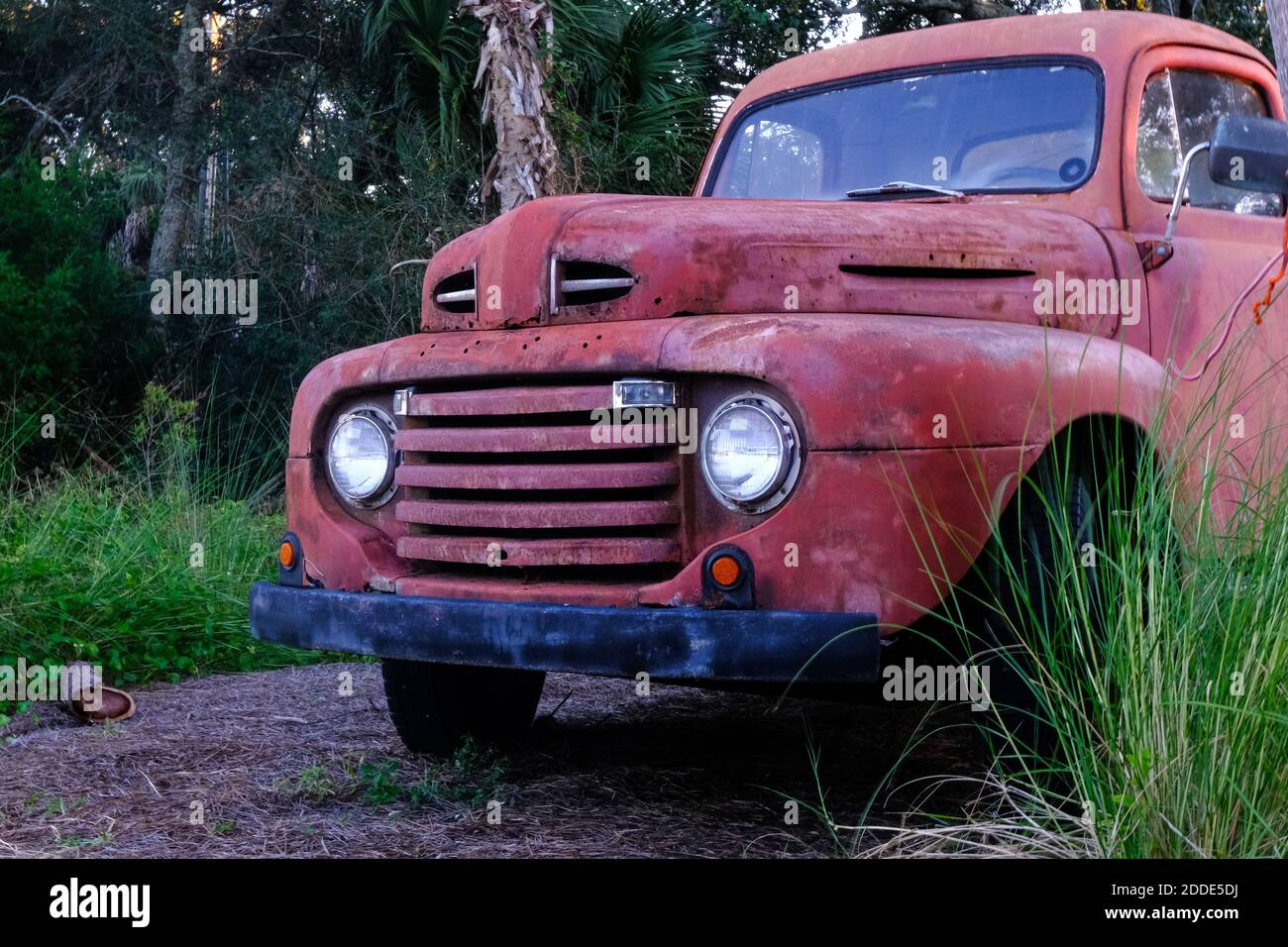 Old red truck hi-res stock photography and images - Alamy