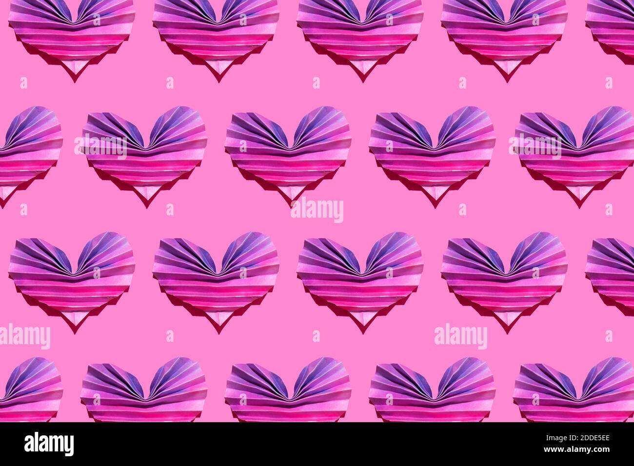 Pattern of pink and purple origami hearts Stock Photo - Alamy