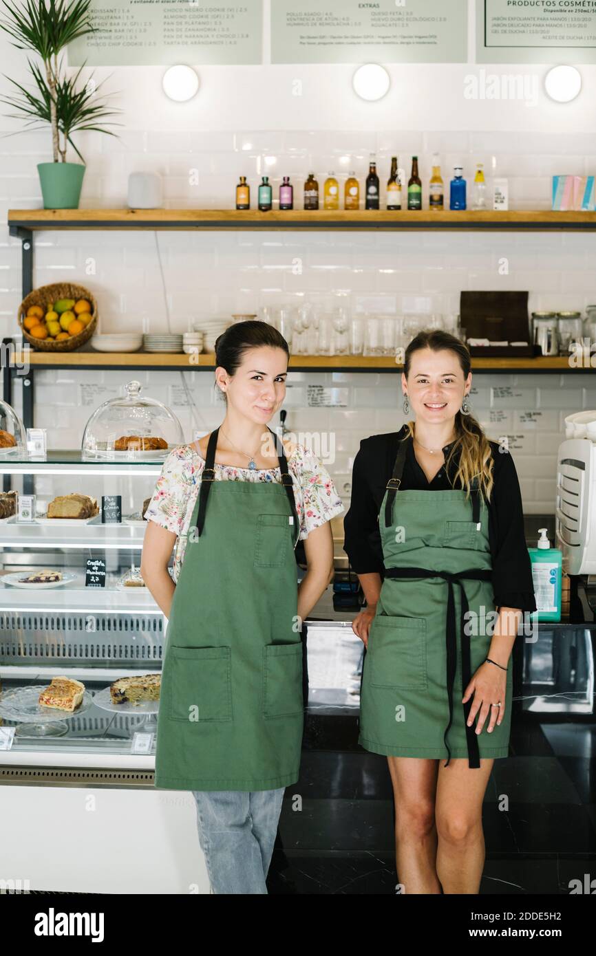 Camera behind counter coffee shop hi-res stock photography and images ...