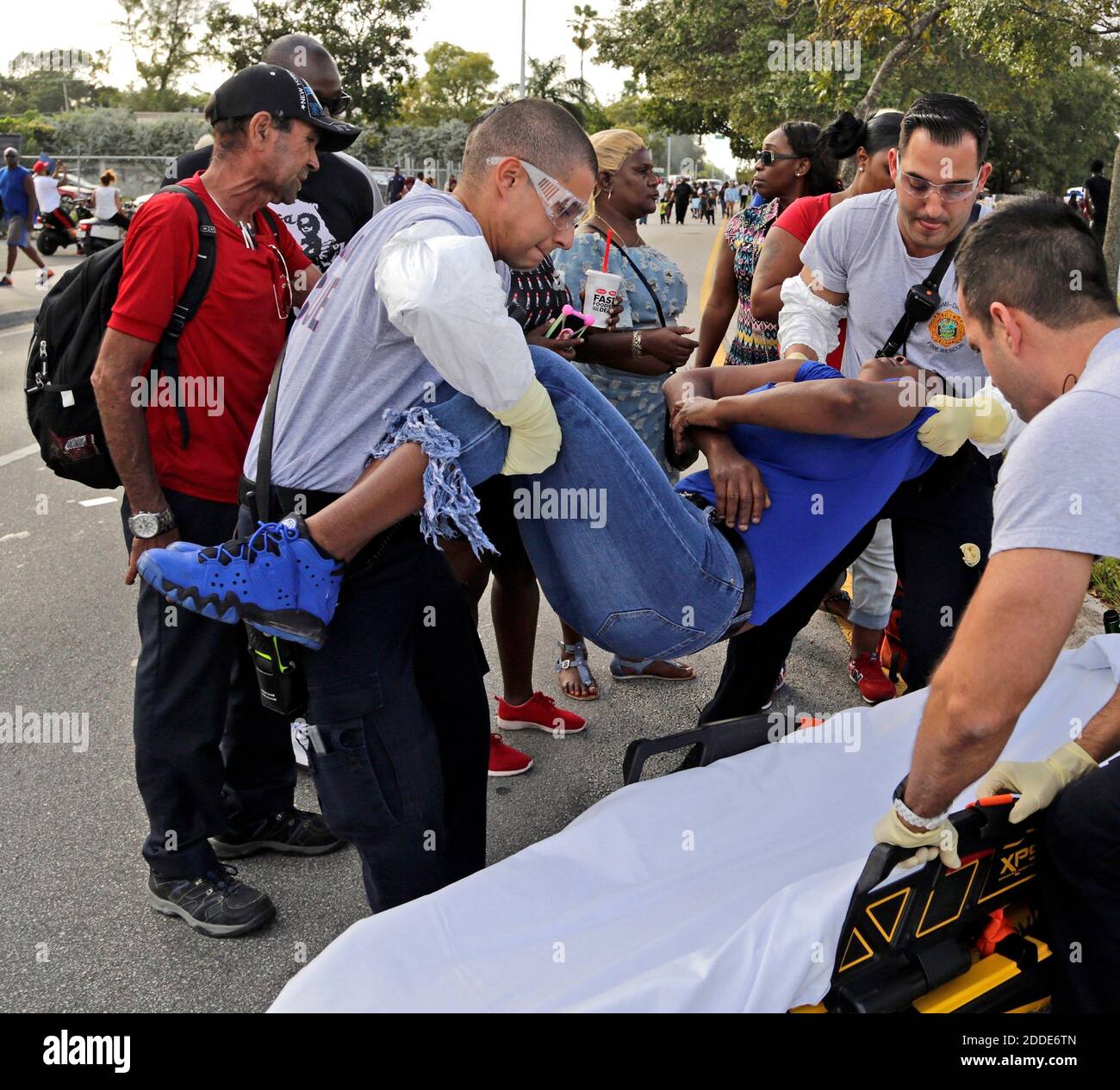 Woman passed out film hi-res stock photography and images - Alamy