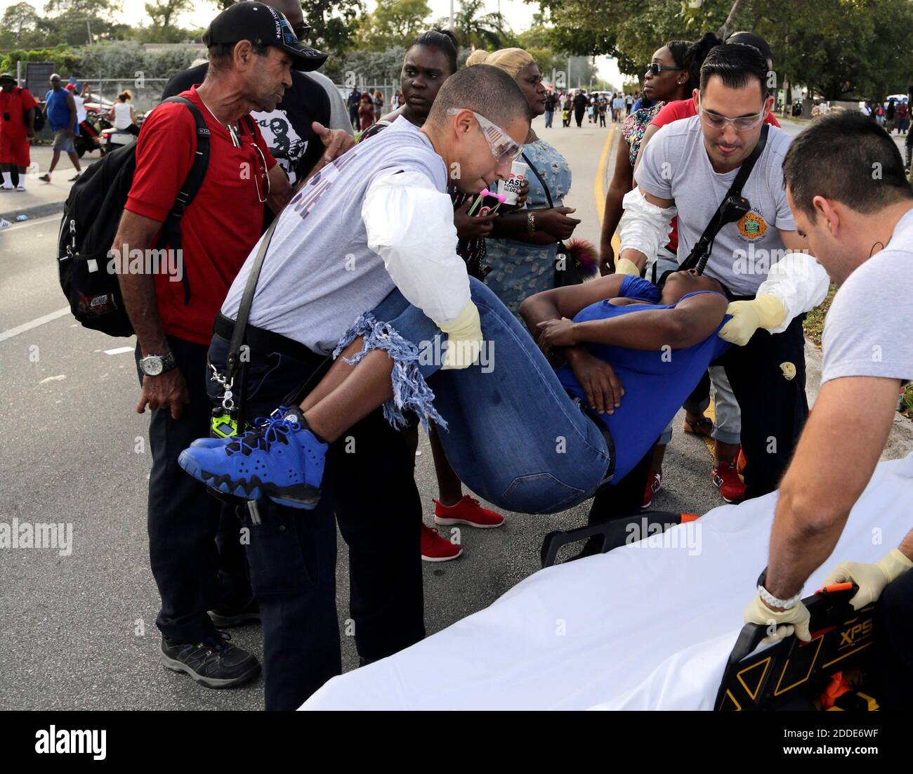 Woman passed out film hi-res stock photography and images - Alamy