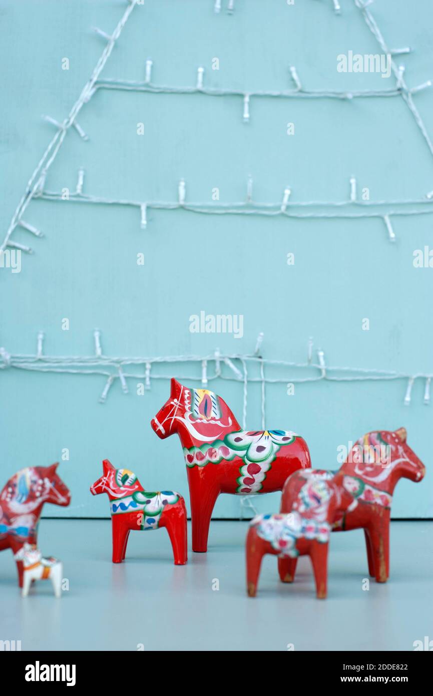 Red dala horse figurines hi-res stock photography and images - Alamy