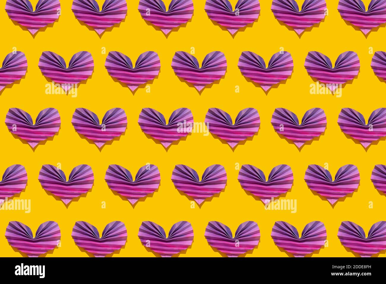 Pattern of pink and purple origami hearts Stock Photo - Alamy