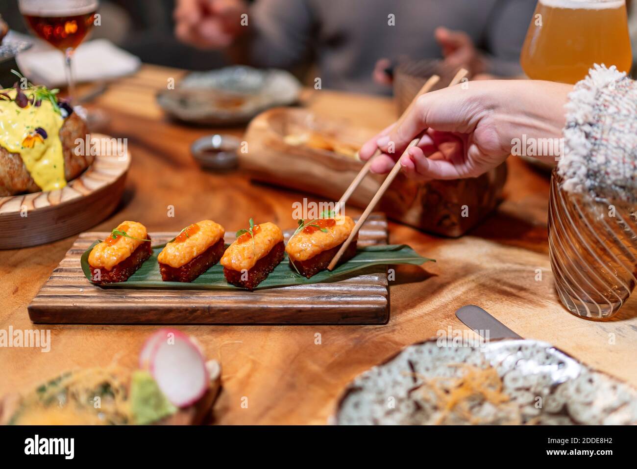 Hand food restaurant hi-res stock photography and images - Alamy