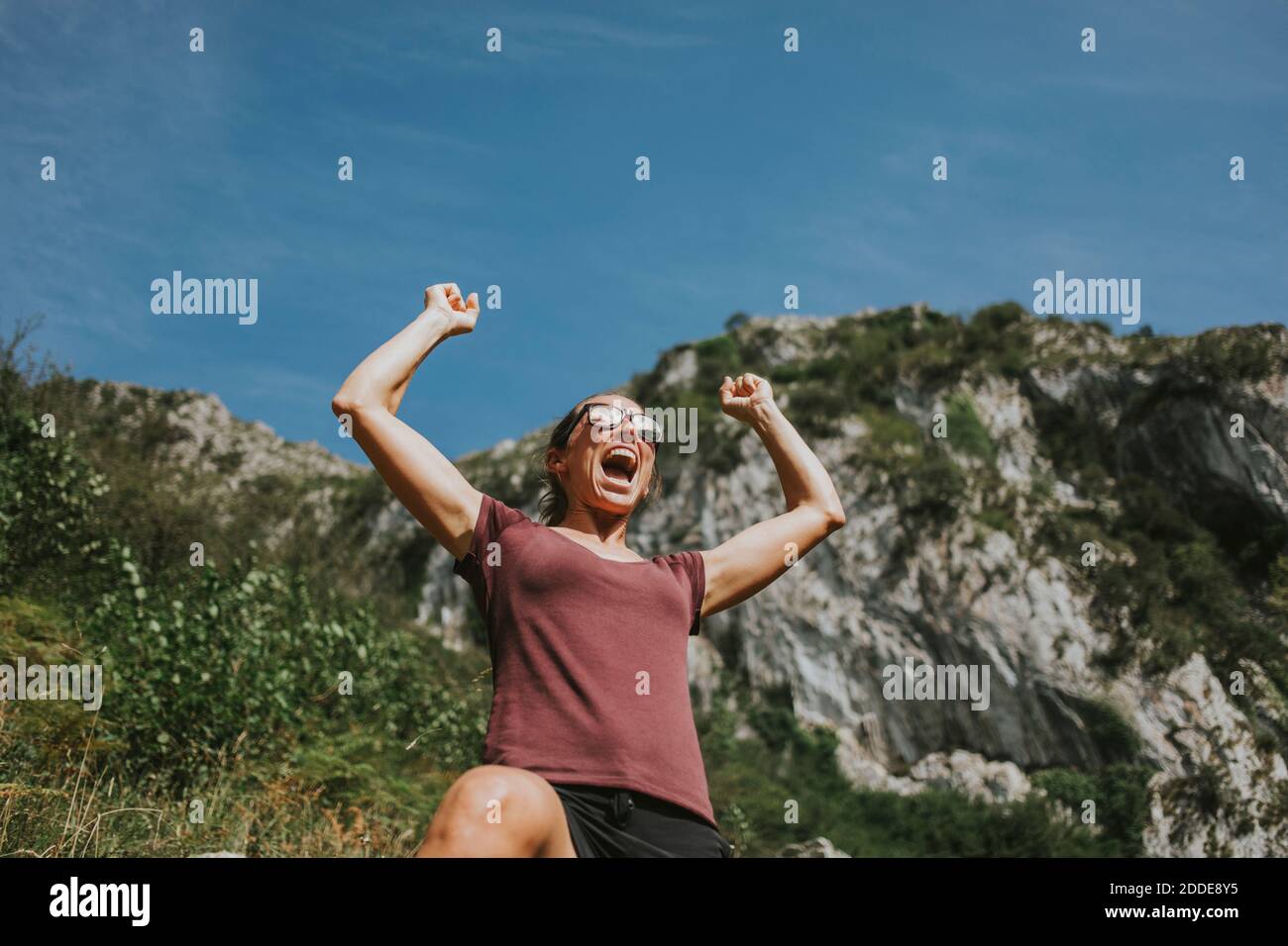 Female shouting hi-res stock photography and images - Alamy