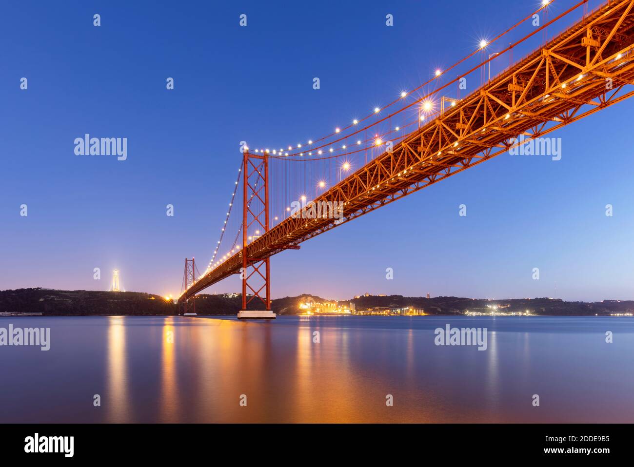 Lisbon 25 de abril bridge hi-res stock photography and images - Alamy