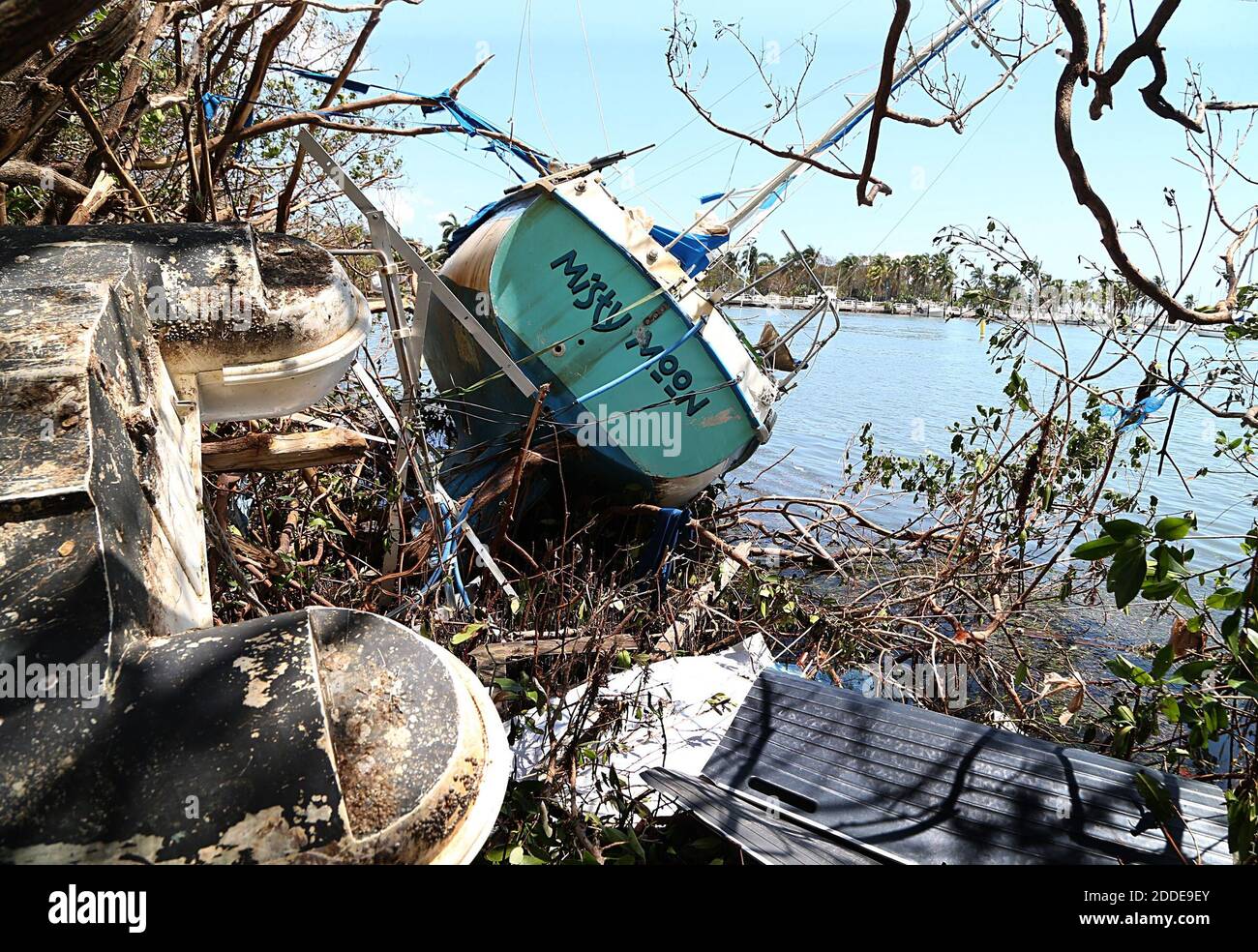 Boat washed ashore hi-res stock photography and images - Alamy