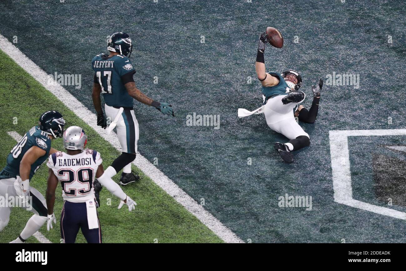 Two point conversion hi-res stock photography and images - Alamy