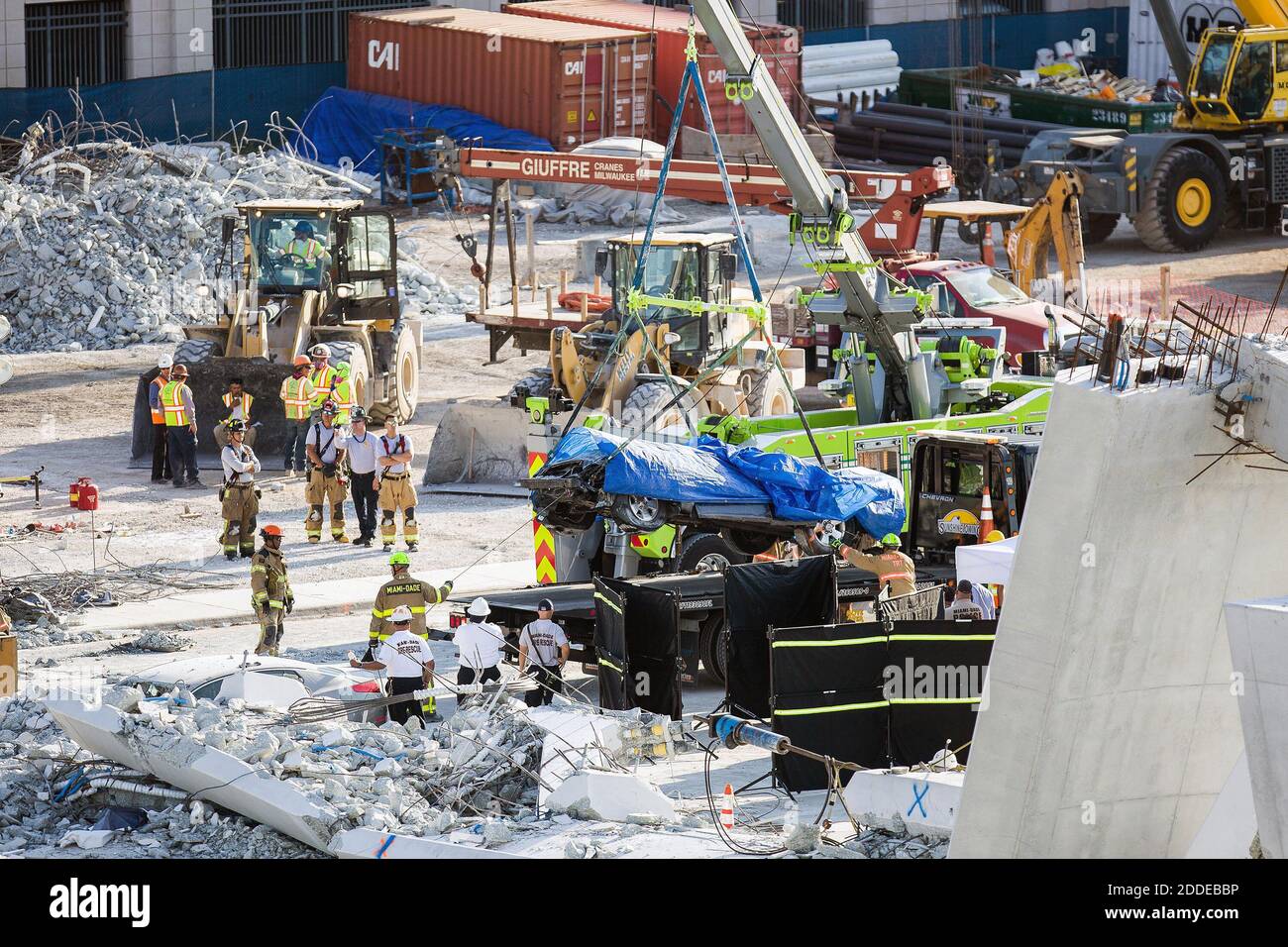 Bridge collapse miami hi-res stock photography and images - Alamy