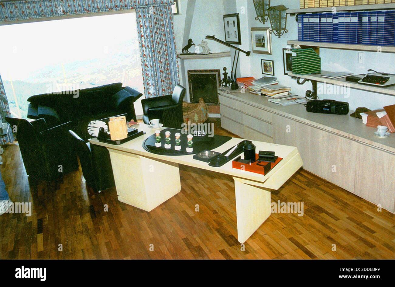 Pablo escobar dead hi-res stock photography and images - Alamy