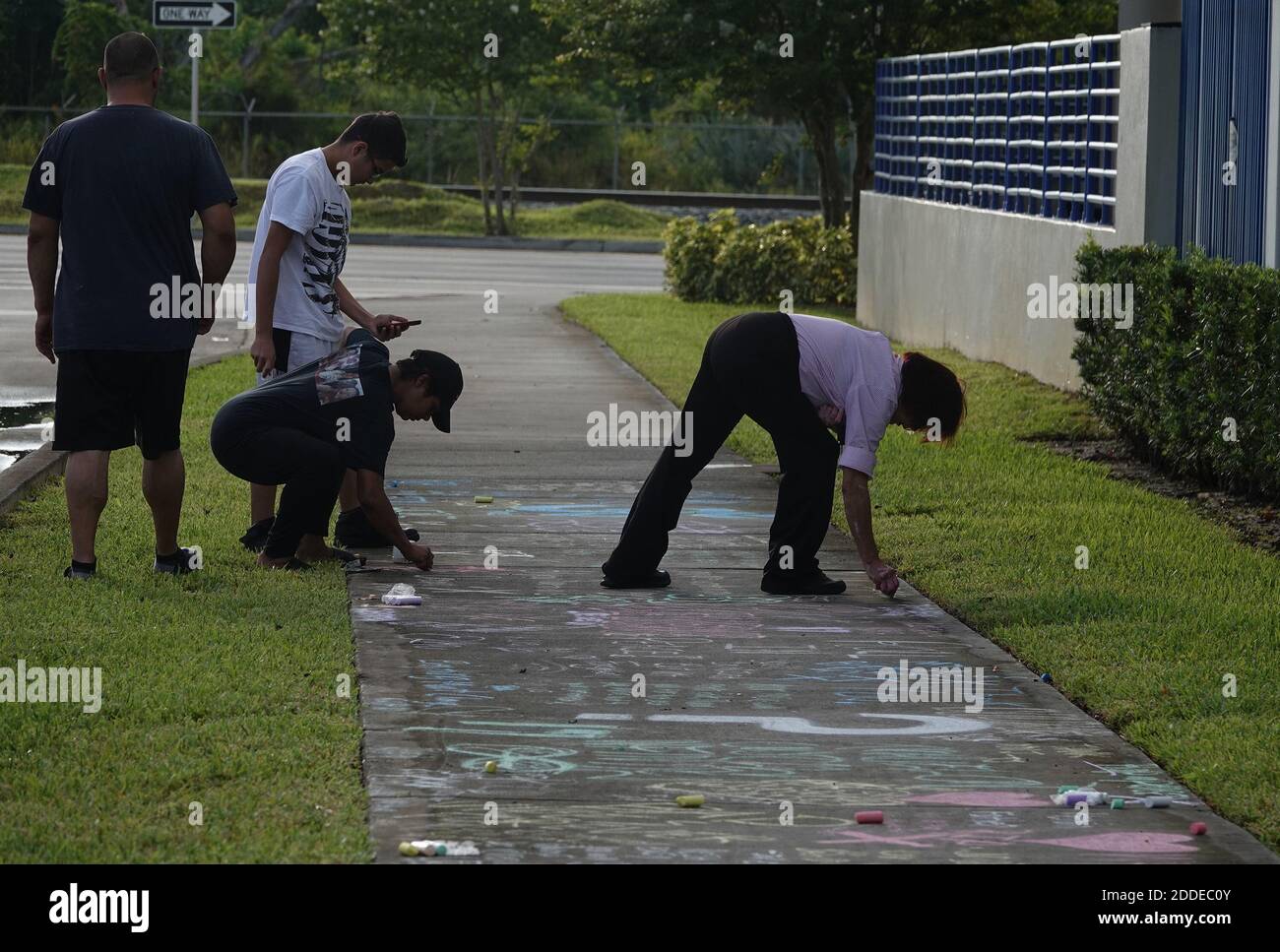 NO FILM, NO VIDEO, NO TV, NO DOCUMENTARY - Fans and mourners of Broward ...