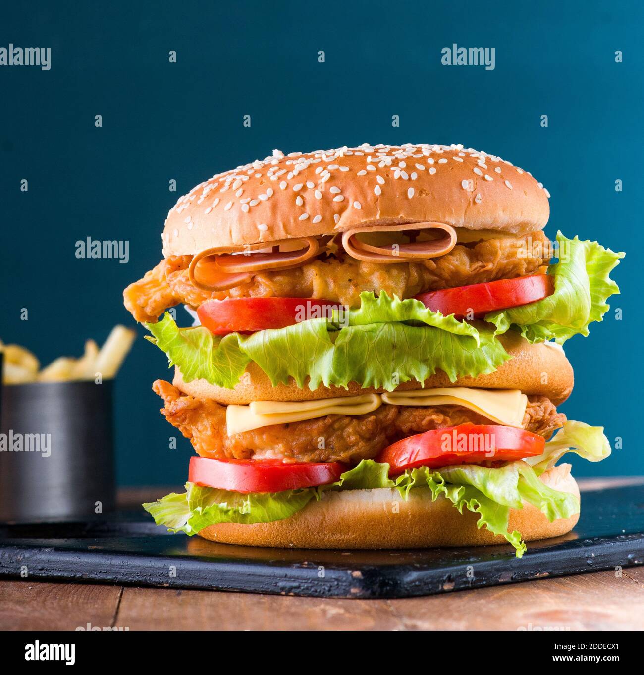 Burger tomato hi-res stock photography and images - Alamy
