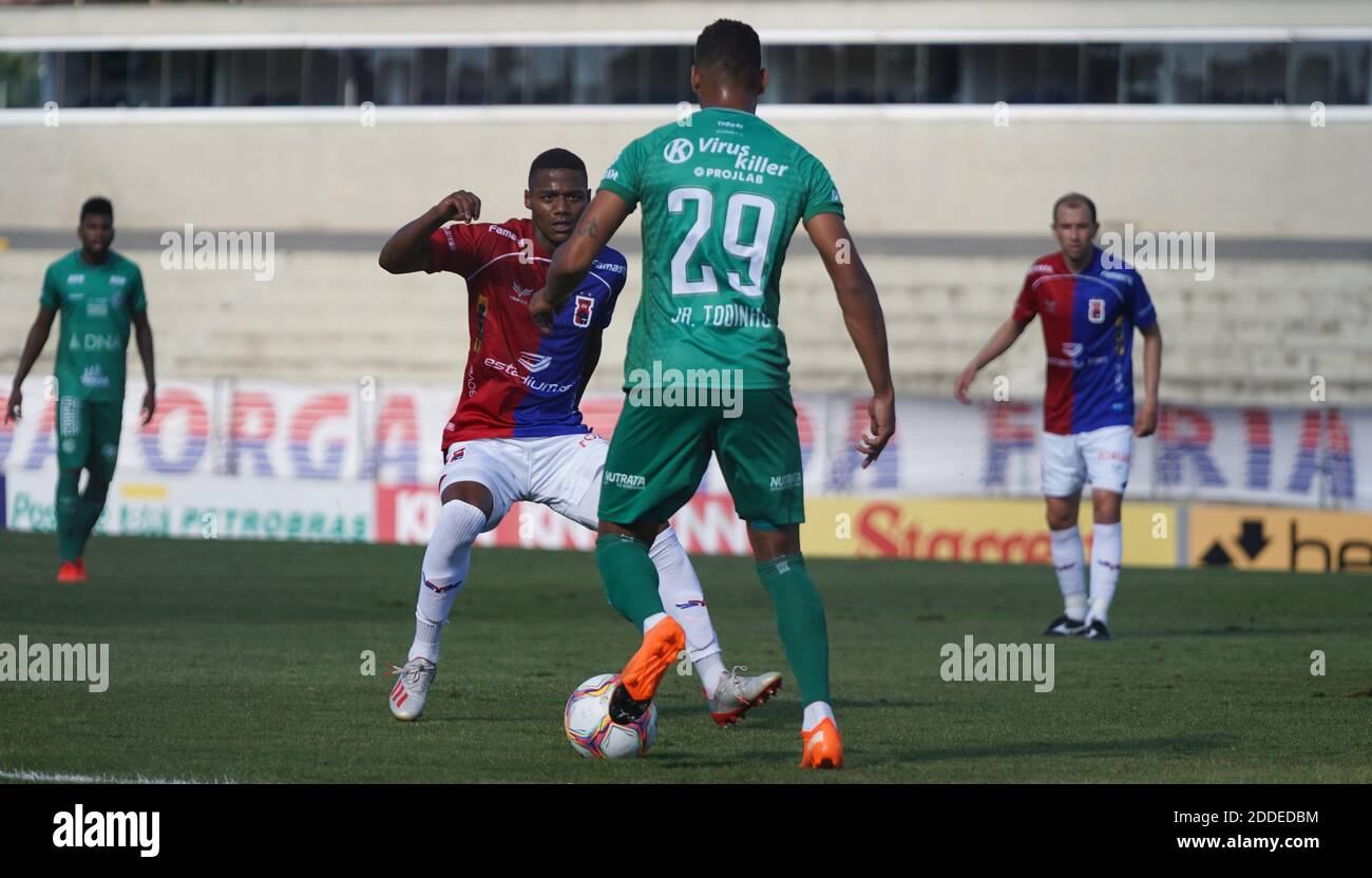 Curitiba, Brazil. 24th Nov, 2020. Júnior Todinho in a play on the right ...
