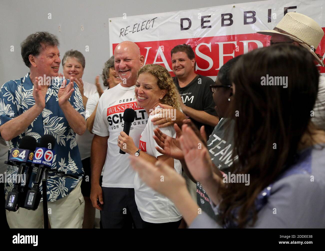 Debbie wasserman schultz and steve schultz hi-res stock photography and ...