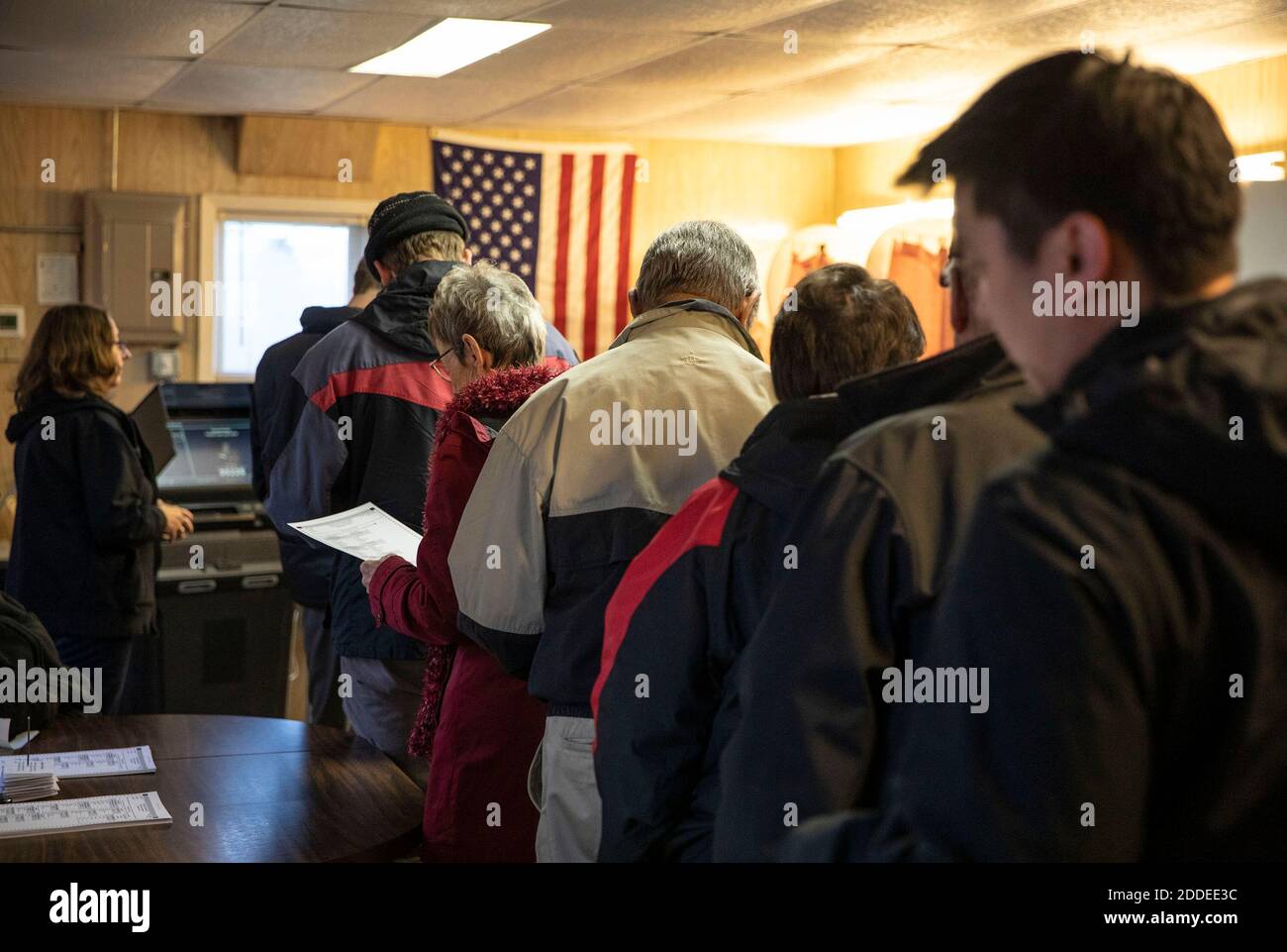 Curbside voting sign hi-res stock photography and images - Alamy