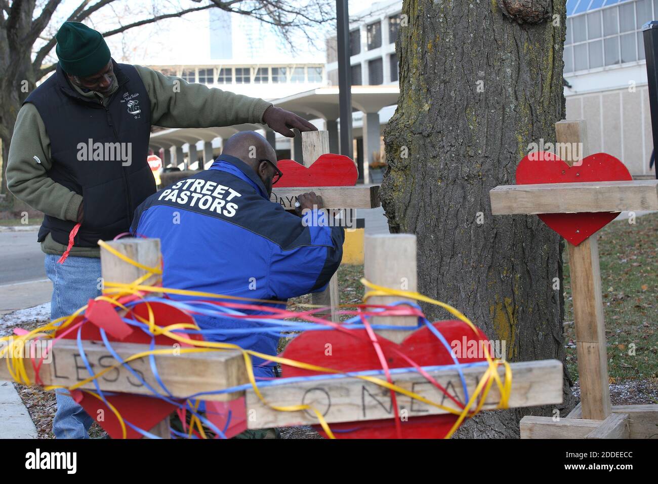 NO FILM, NO VIDEO, NO TV, NO DOCUMENTARY - Ziff Sistrunk, left, and ...