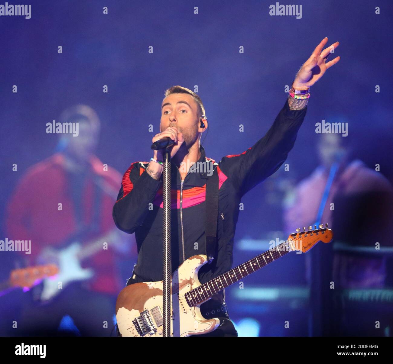 Maroon 5 lead singer hi-res stock photography and images - Alamy