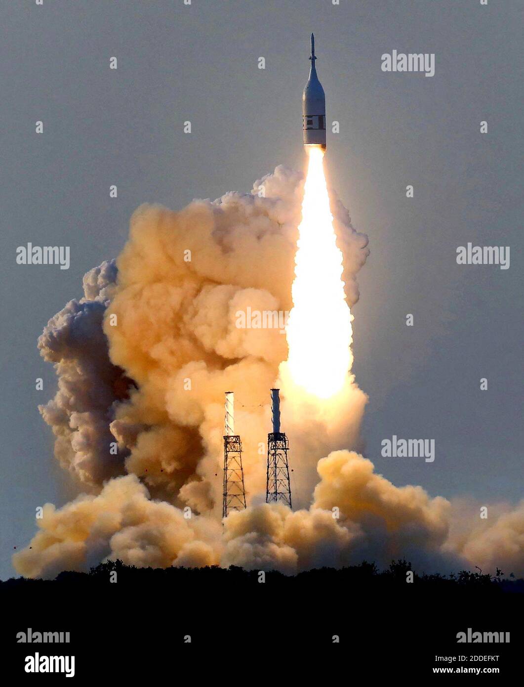 Launch abort tower hi-res stock photography and images - Alamy