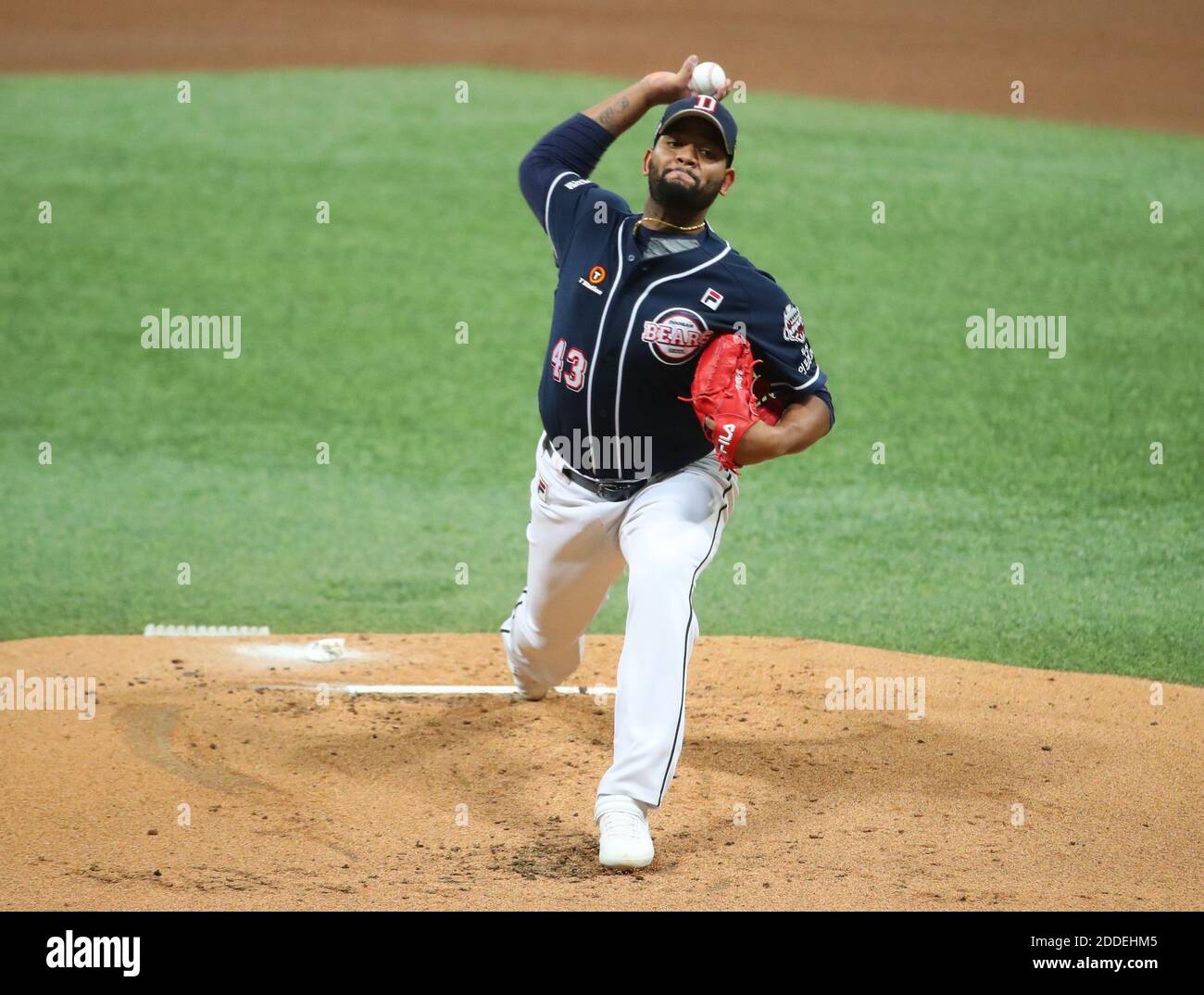 25th Nov, 2020. Korean Series Raul Alcantara of the Doosan Bears ...