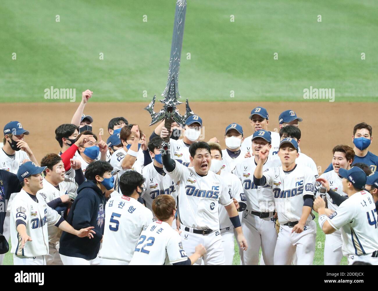 25th Nov, 2020. NC Dinos win Korean Series Catcher Yang Eui-ji (C) of ...