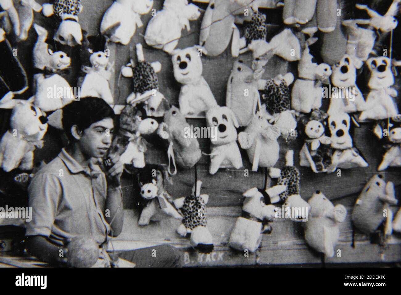Carnival booth worker hi-res stock photography and images - Alamy