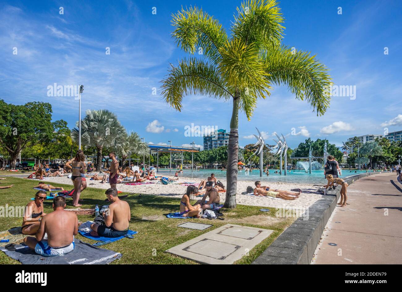 Cairns swimming pool hi-res stock photography and images - Alamy