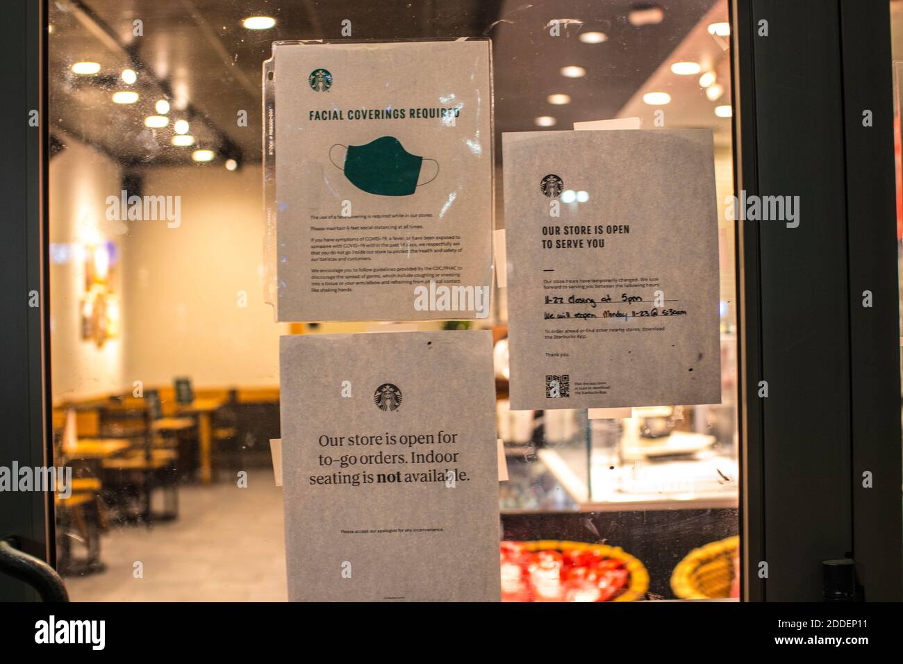 Augusta, Ga USA - 11 22 20: Starbucks Coffee Restaurant covid-19 window ...