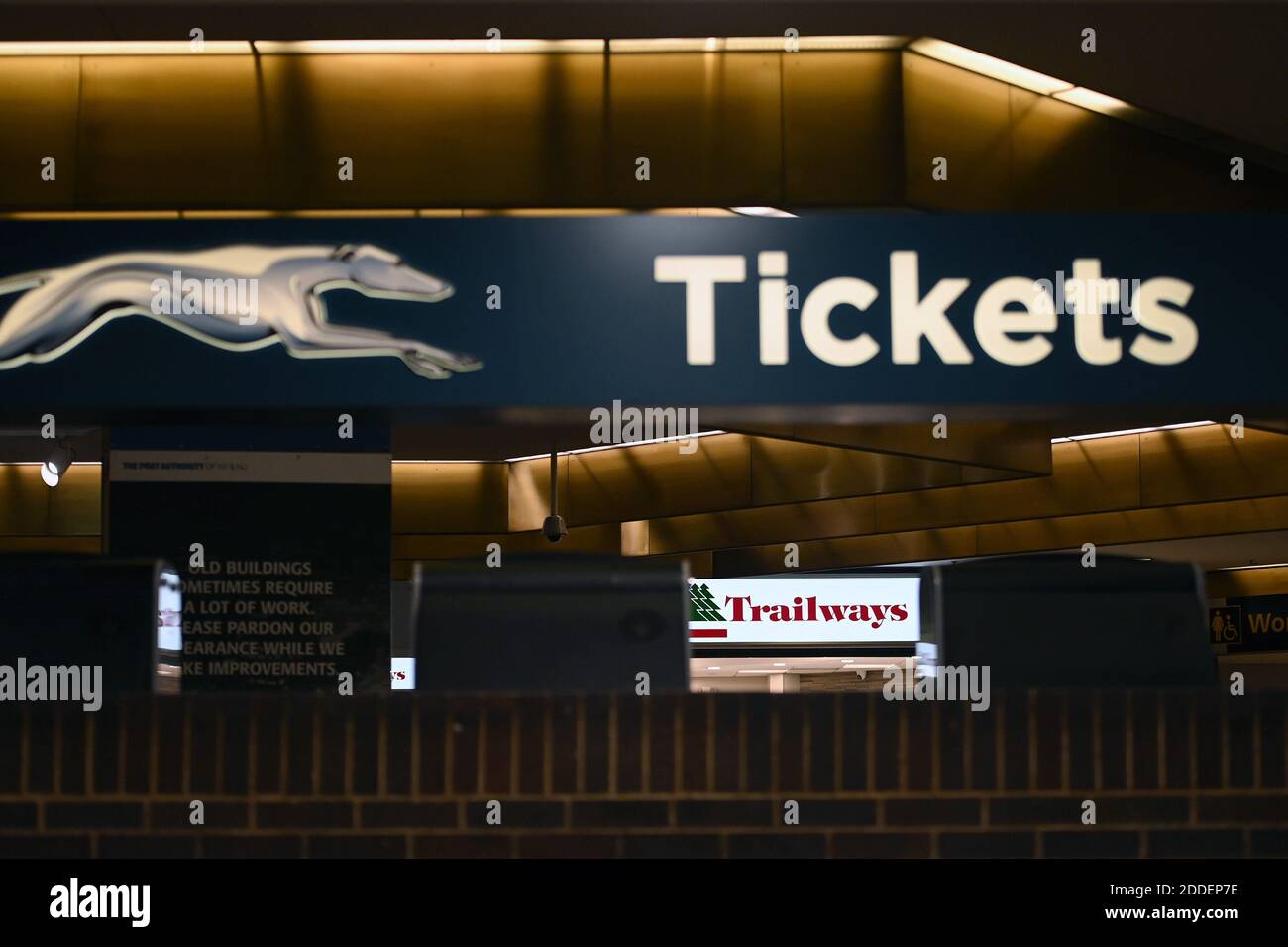 Trailways logo hi-res stock photography and images - Alamy