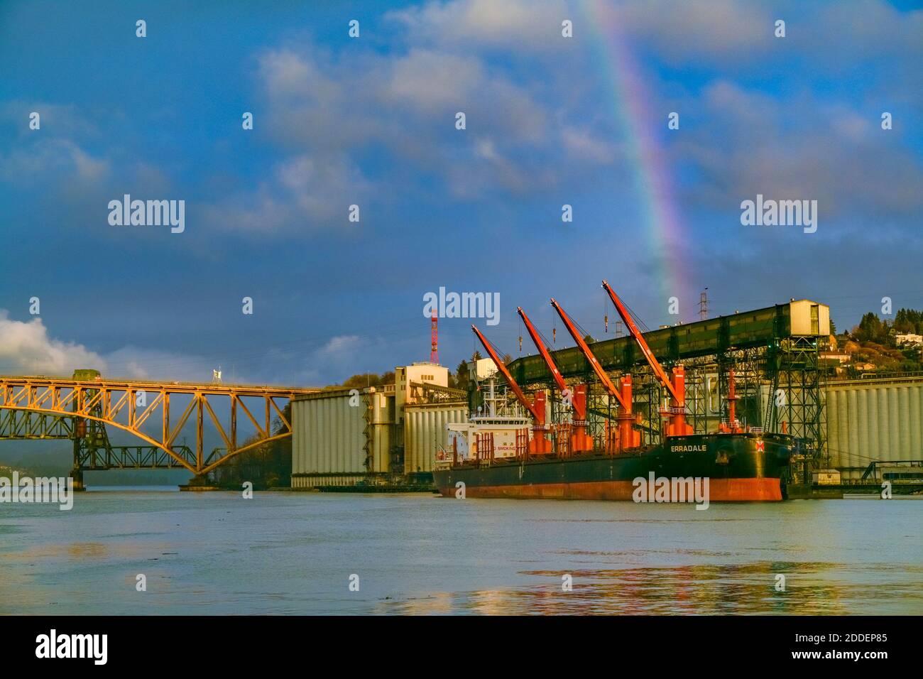Grain bulk carrier hi-res stock photography and images - Alamy