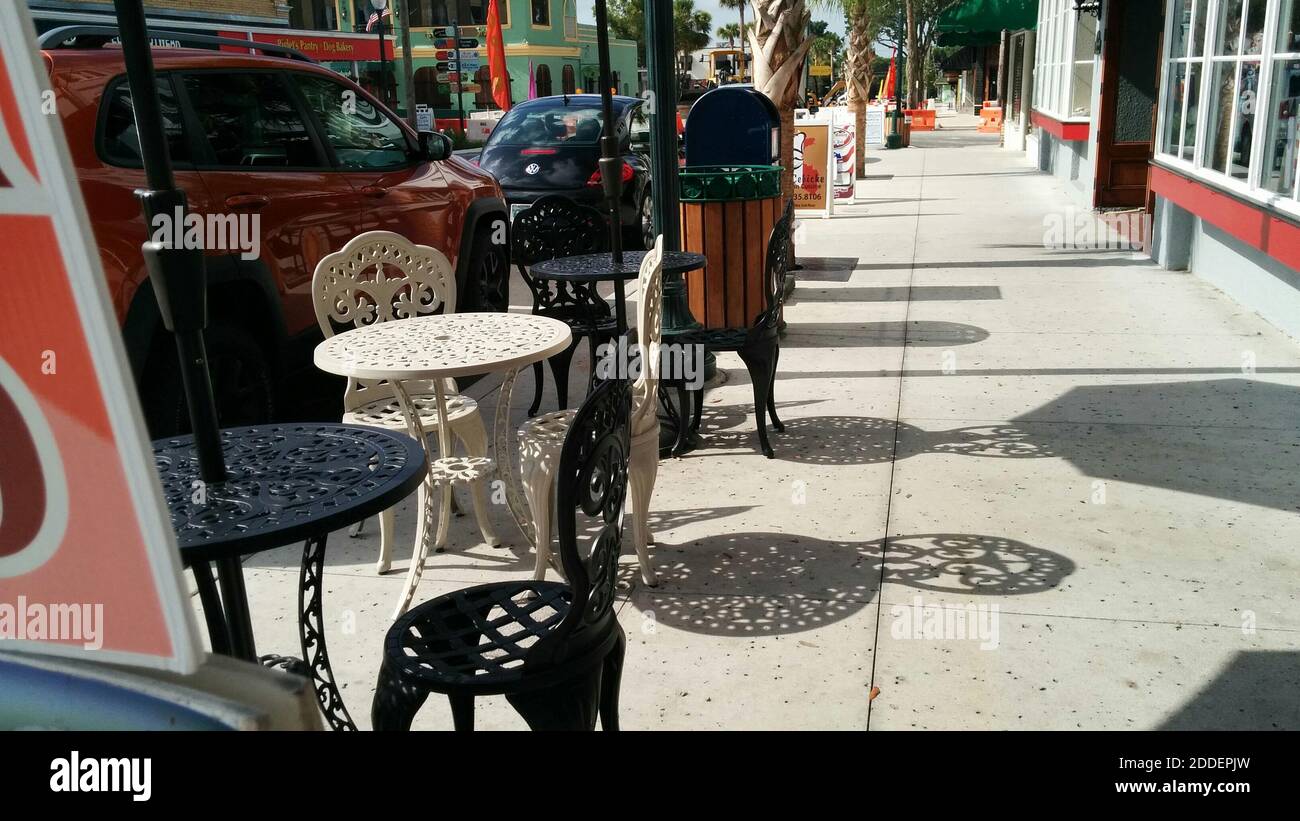 Cute outdoor cafe hi-res stock photography and images - Alamy