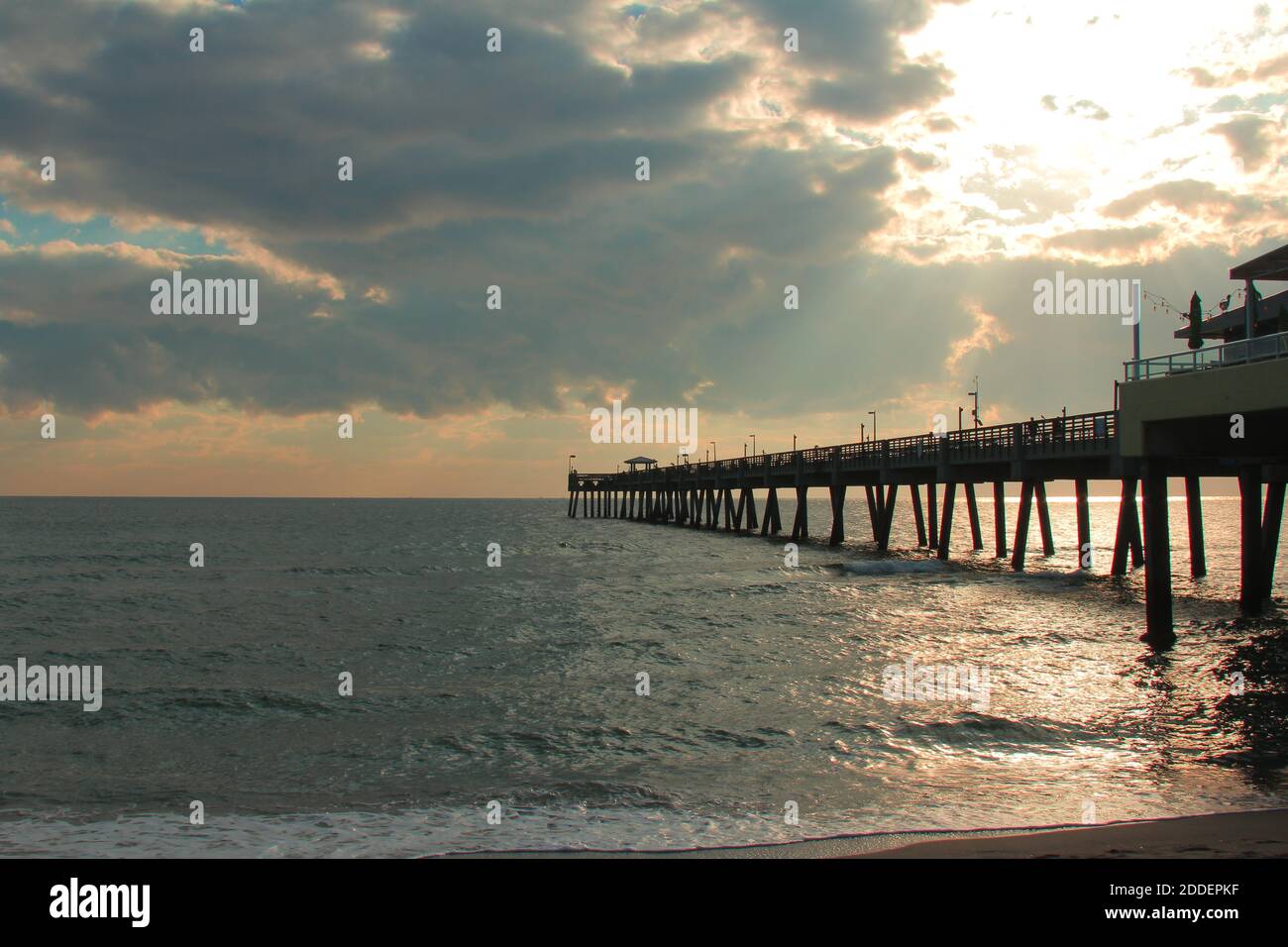 Beautiful sunrise on isolated beach hi-res stock photography and images ...