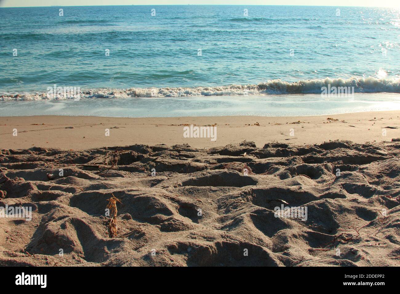 Sun shining down on the ocean Stock Photo - Alamy