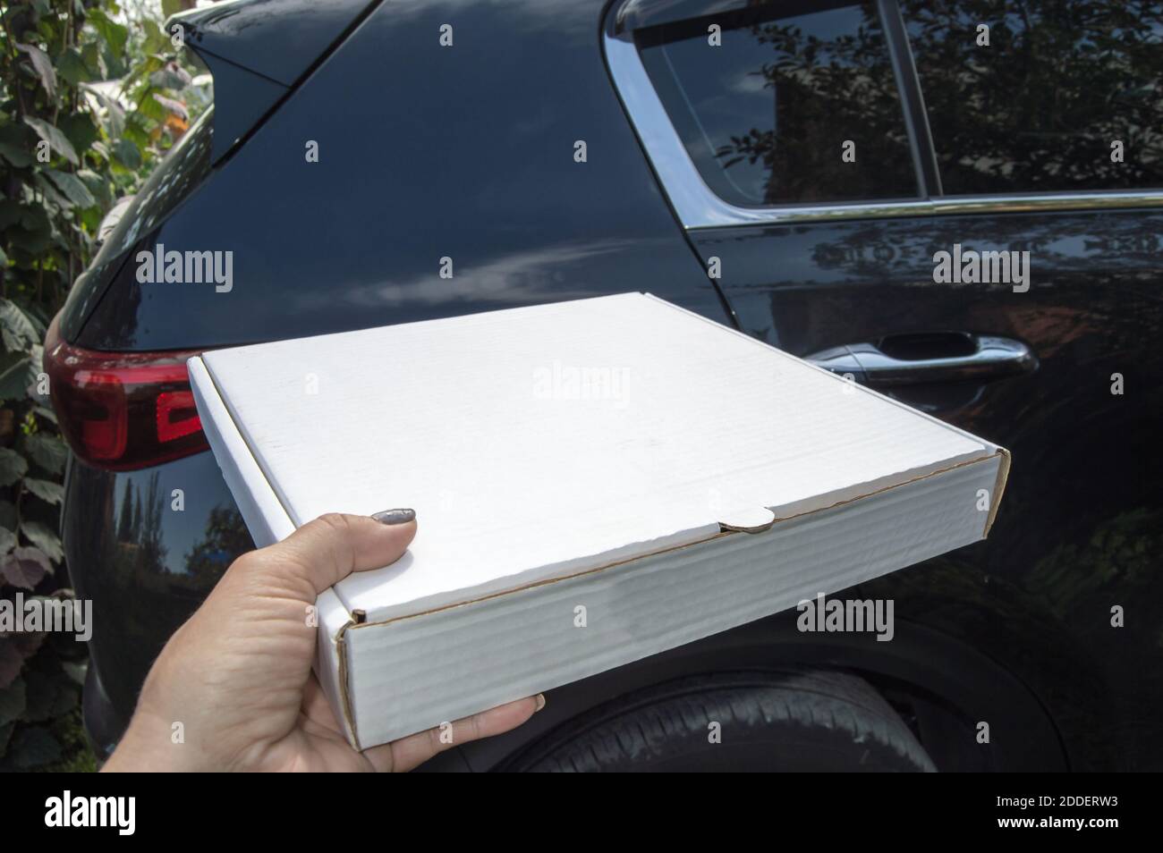Safe pizza delivery from pizzeria to customers by car according to ...
