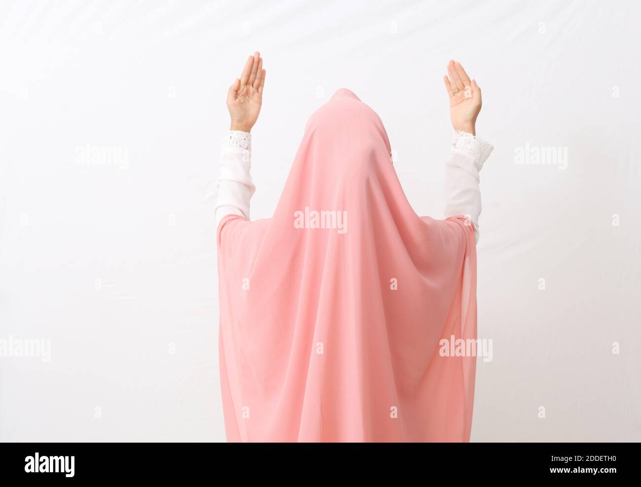 Muslim girl back view hi-res stock photography and images - Alamy