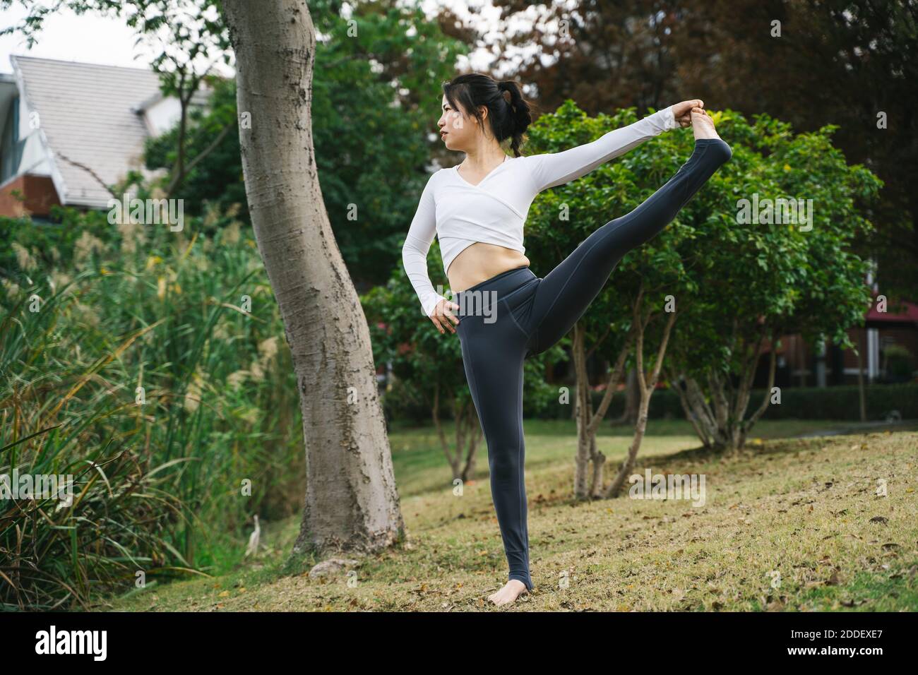 Body yoga hi-res stock photography and images - Alamy
