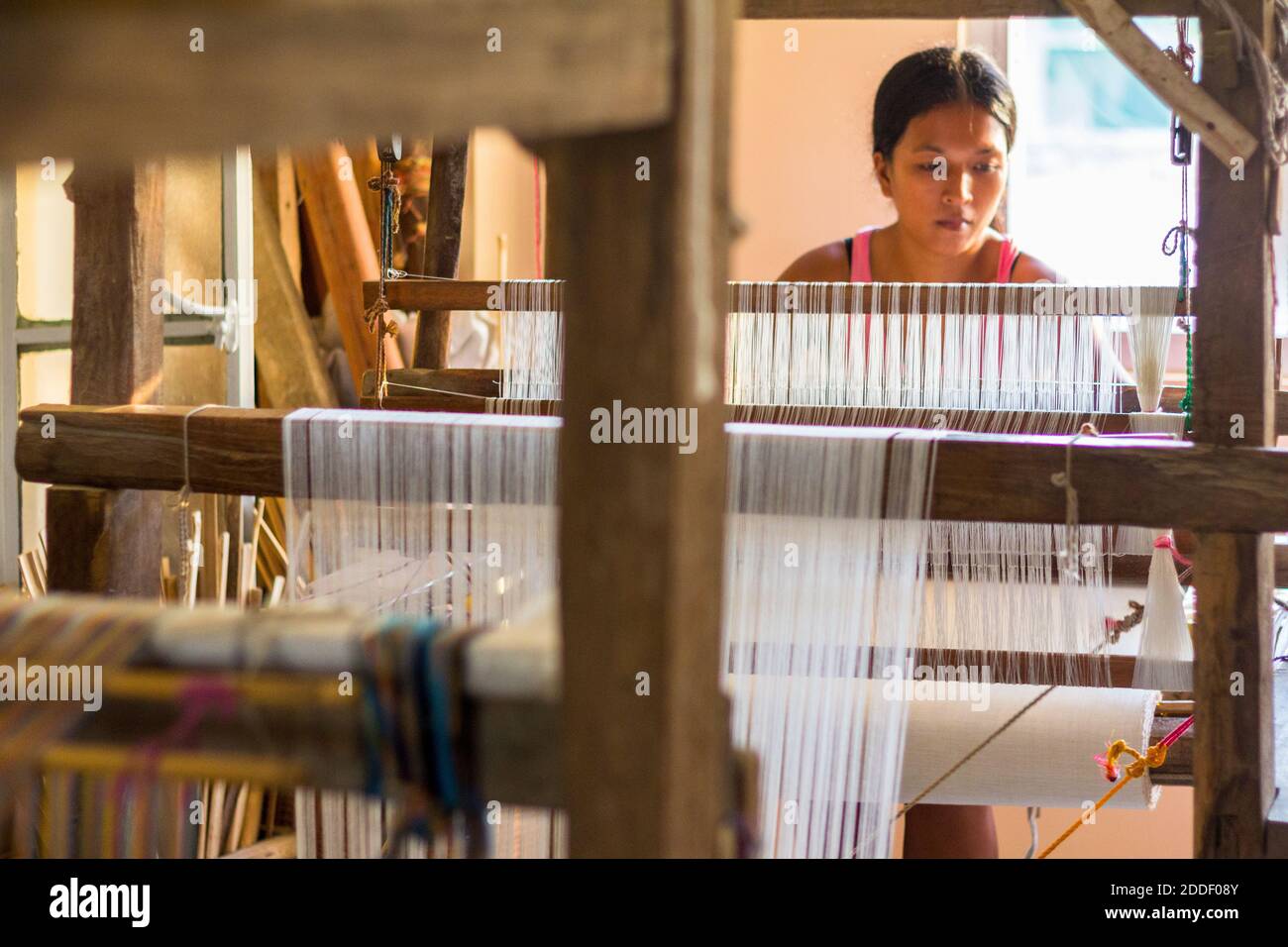 Traditional loom weaving in Abra, Philippines Stock Photo - Alamy