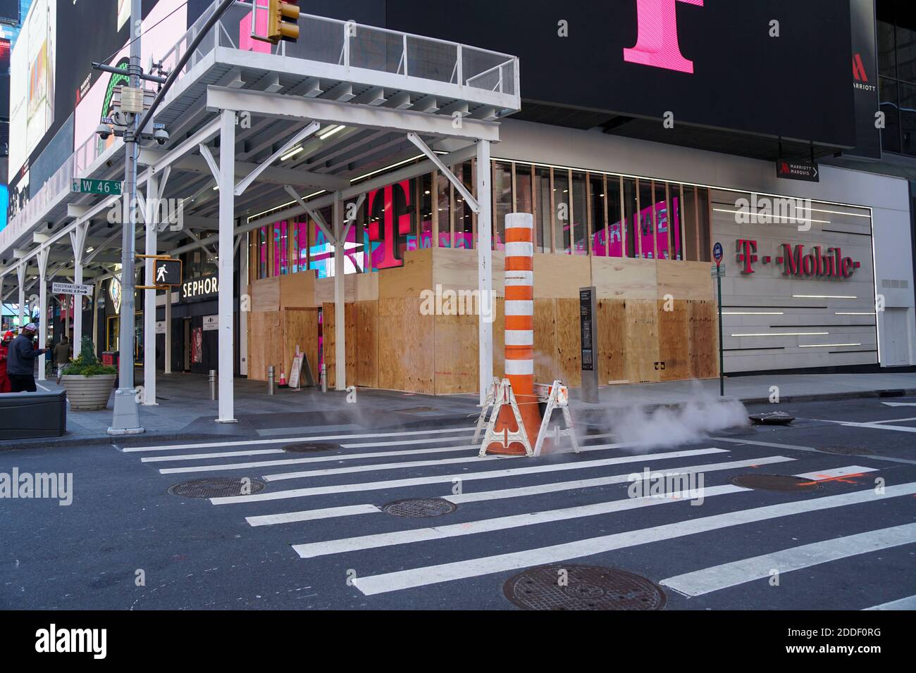 Smashed Storefronts High Resolution Stock Photography and Images - Alamy