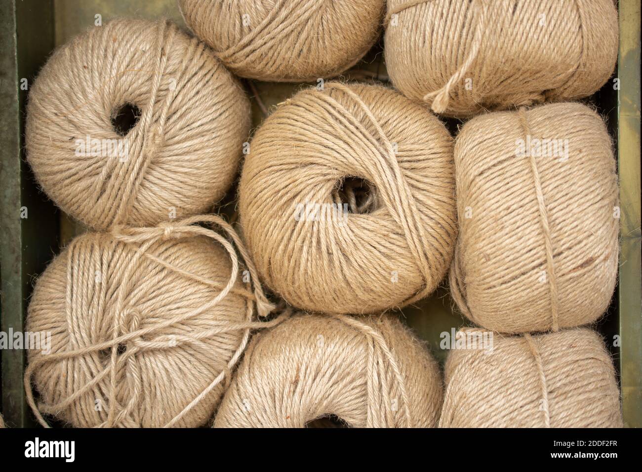 Linen string hi-res stock photography and images - Alamy