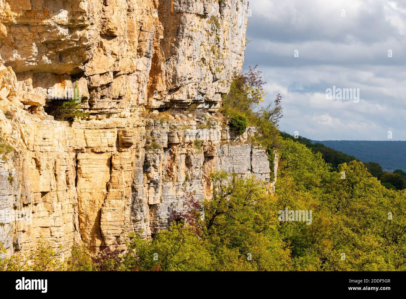 White limestone texture layered hi-res stock photography and images - Alamy