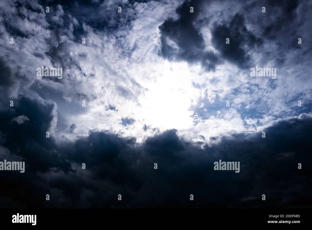 Dramatic sun burst, sky hi-res stock photography and images - Alamy