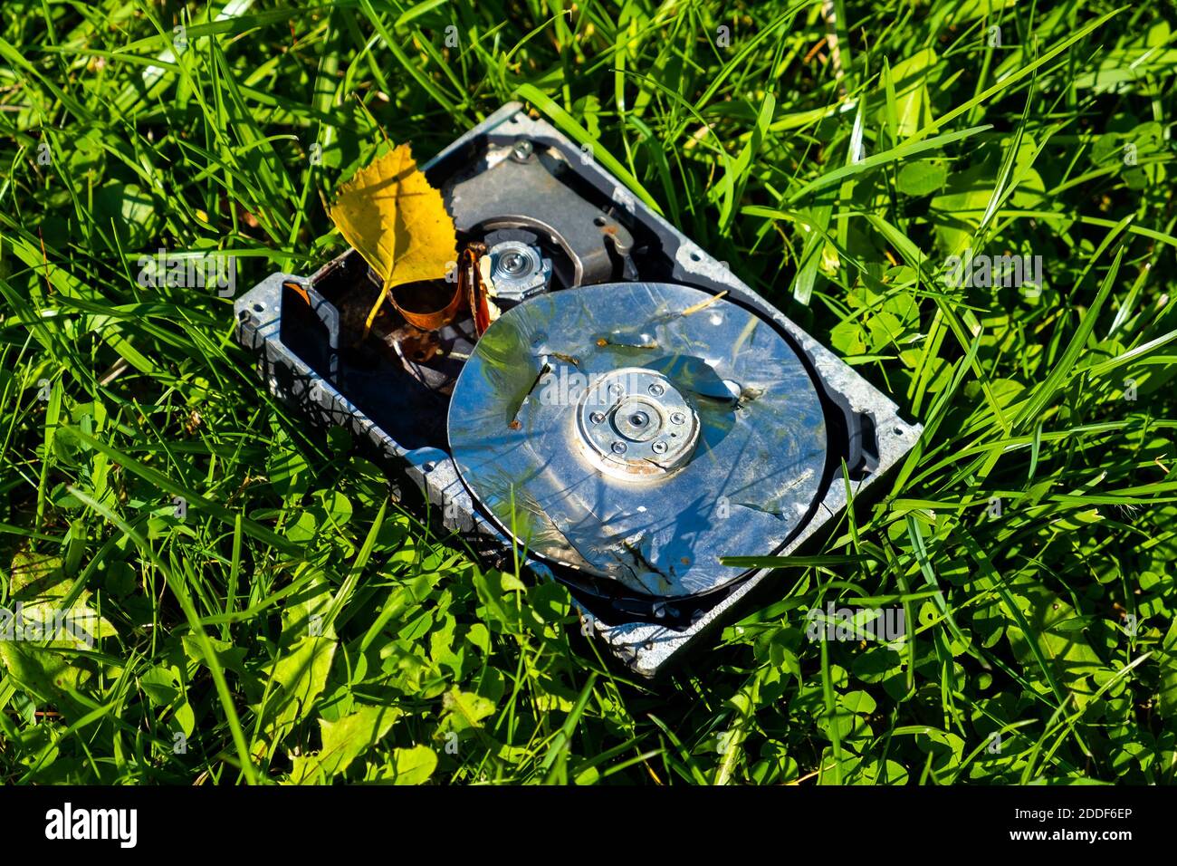 Hard drive destroy hi-res stock photography and images - Alamy