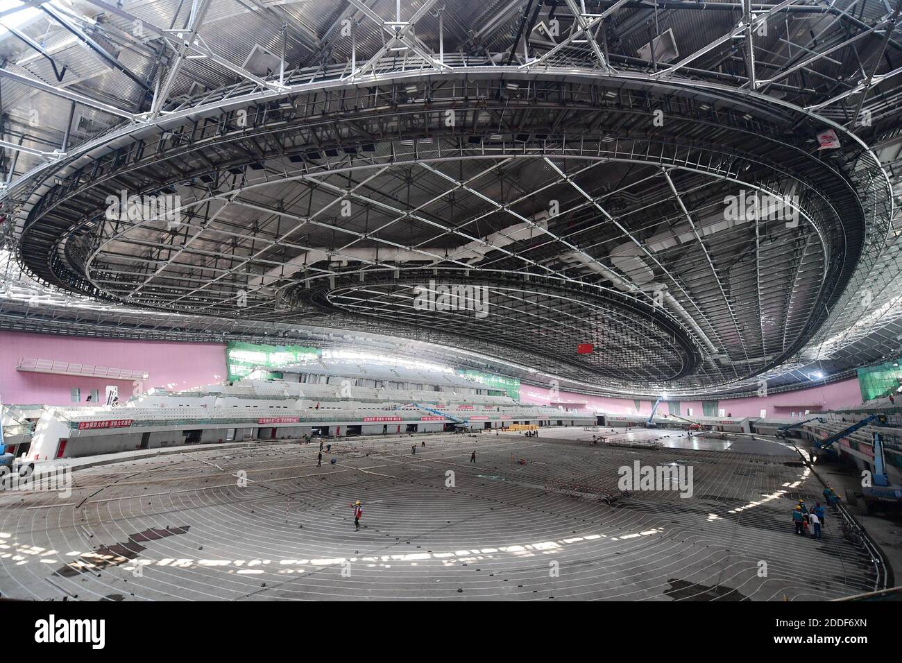 National speed skating oval hi-res stock photography and images - Alamy