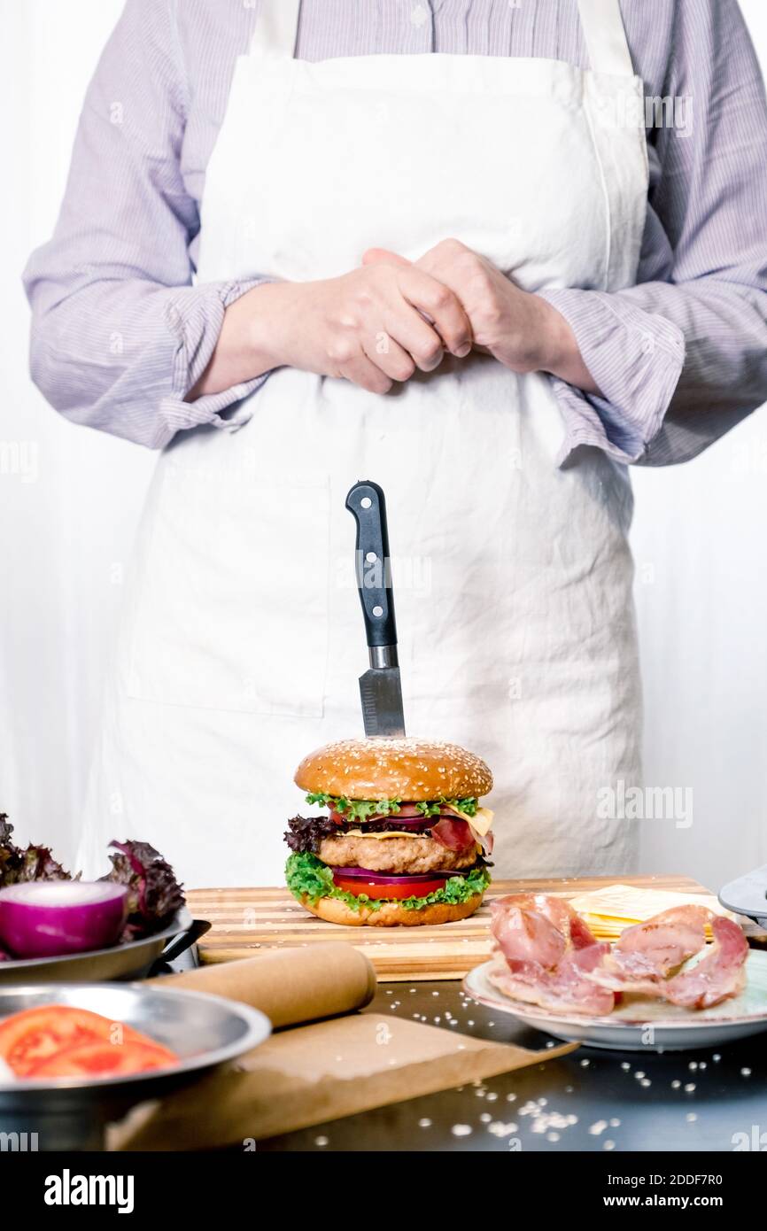 Female Chif cooking Big Burger or Cheeseburger Stock Photo - Alamy