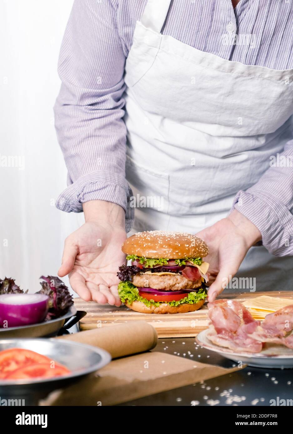 Female Chif cooking Big Burger or Cheeseburger Stock Photo - Alamy