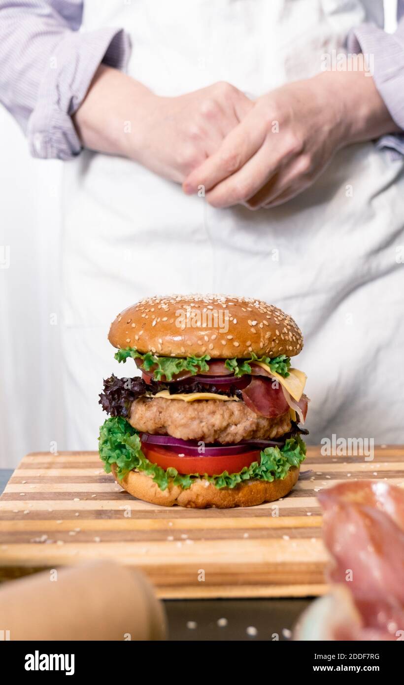 Female Chif cooking Big Burger or Cheeseburger Stock Photo - Alamy